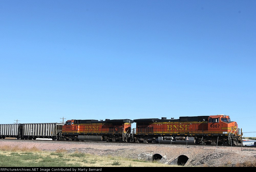 BNSF 5469 and 4867
